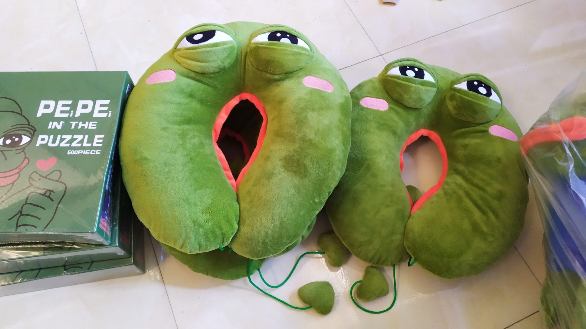 Gối ngủ ếch xanh pepe cực chất - Lạng Sơn Shop